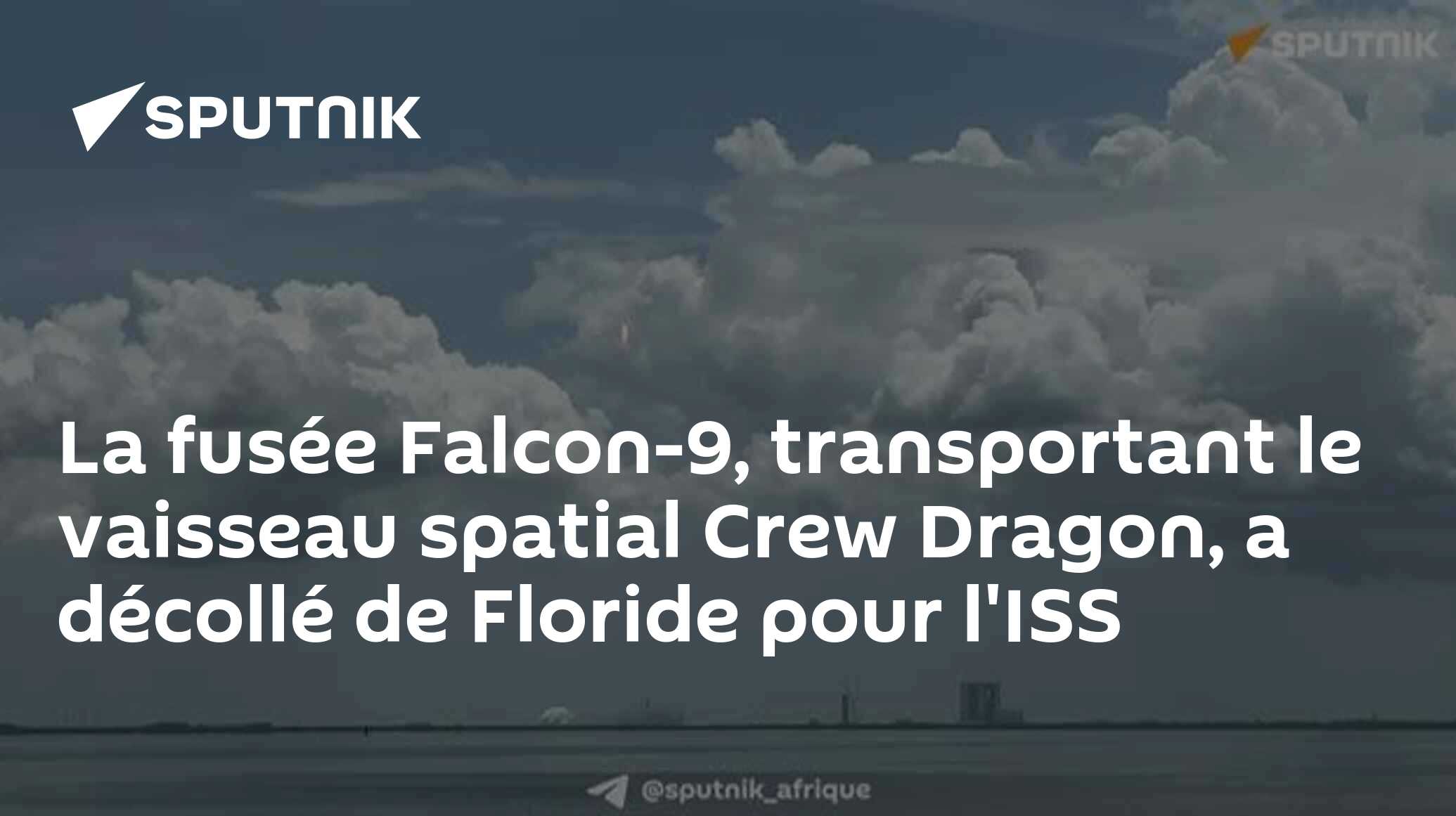 La fusée Falcon-9, transportant le vaisseau spatial Crew Dragon, a ...
