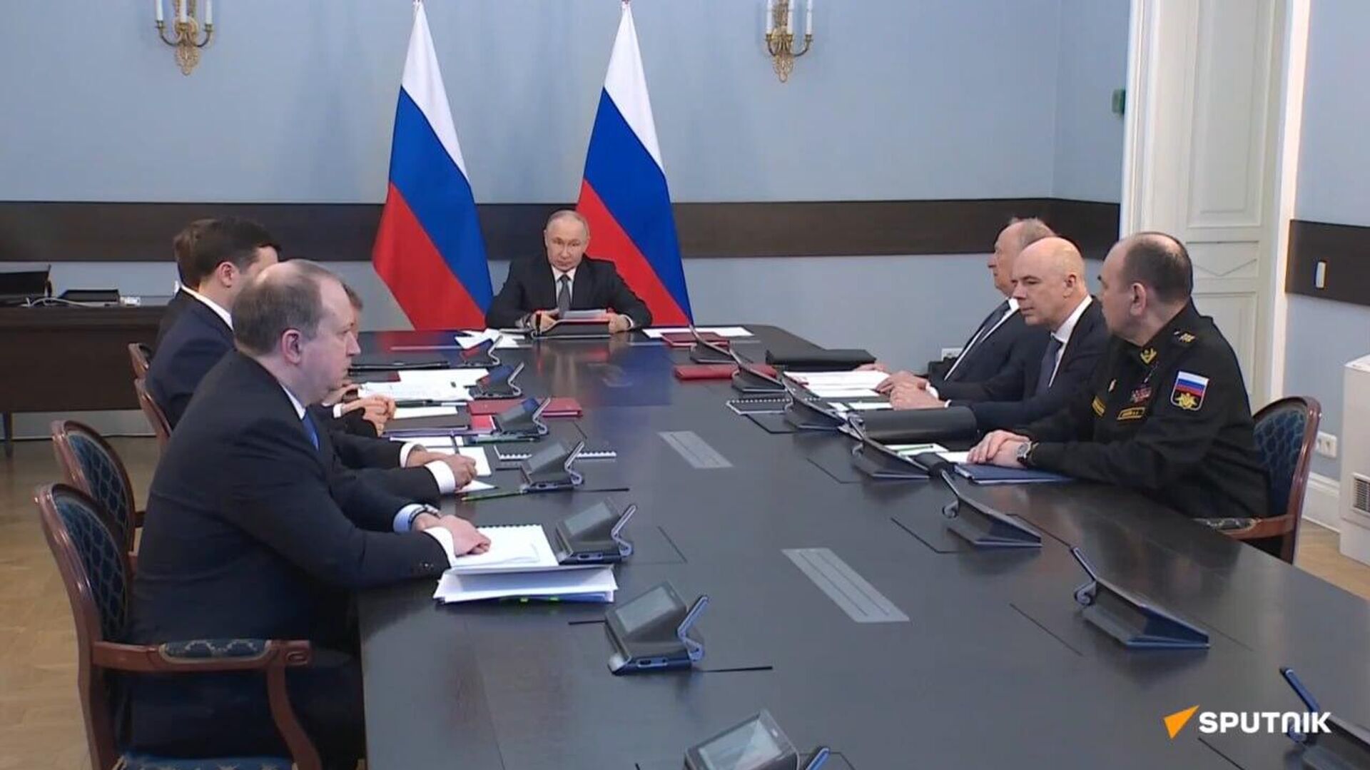 Vladimir Poutine tient une réunion sur le développement de la marine ...