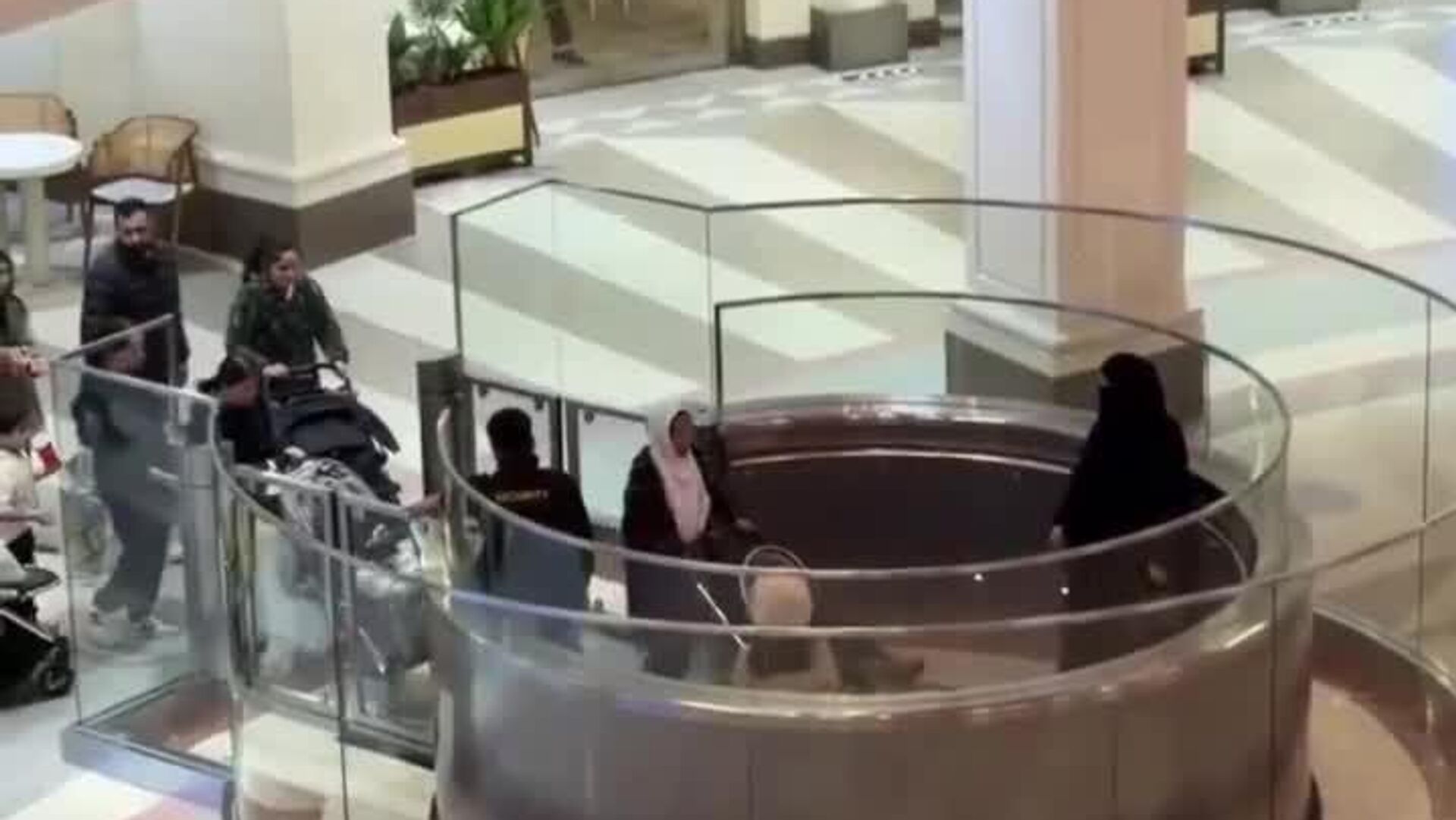 Le fascinant ascenseur panoramique circulaire d'Arabie saoudite - 16.01 ...